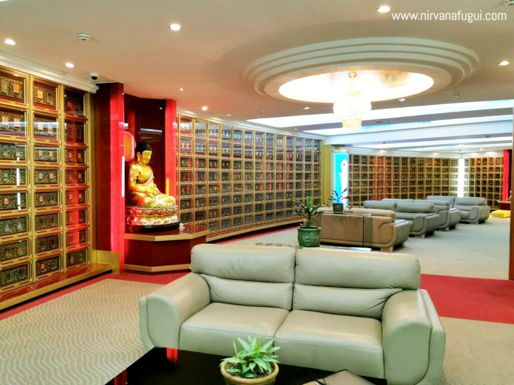 Advantages of choosing Columbarium over Burial in Singapore